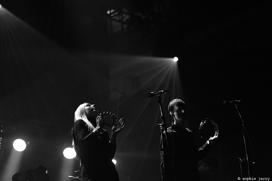ITW - HÆLOS | Band talks dancing together pre-show, TV on The Radio and ...