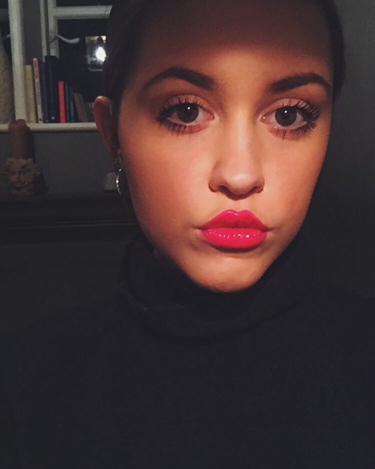 Introducing : Elle Watson | Sodwee